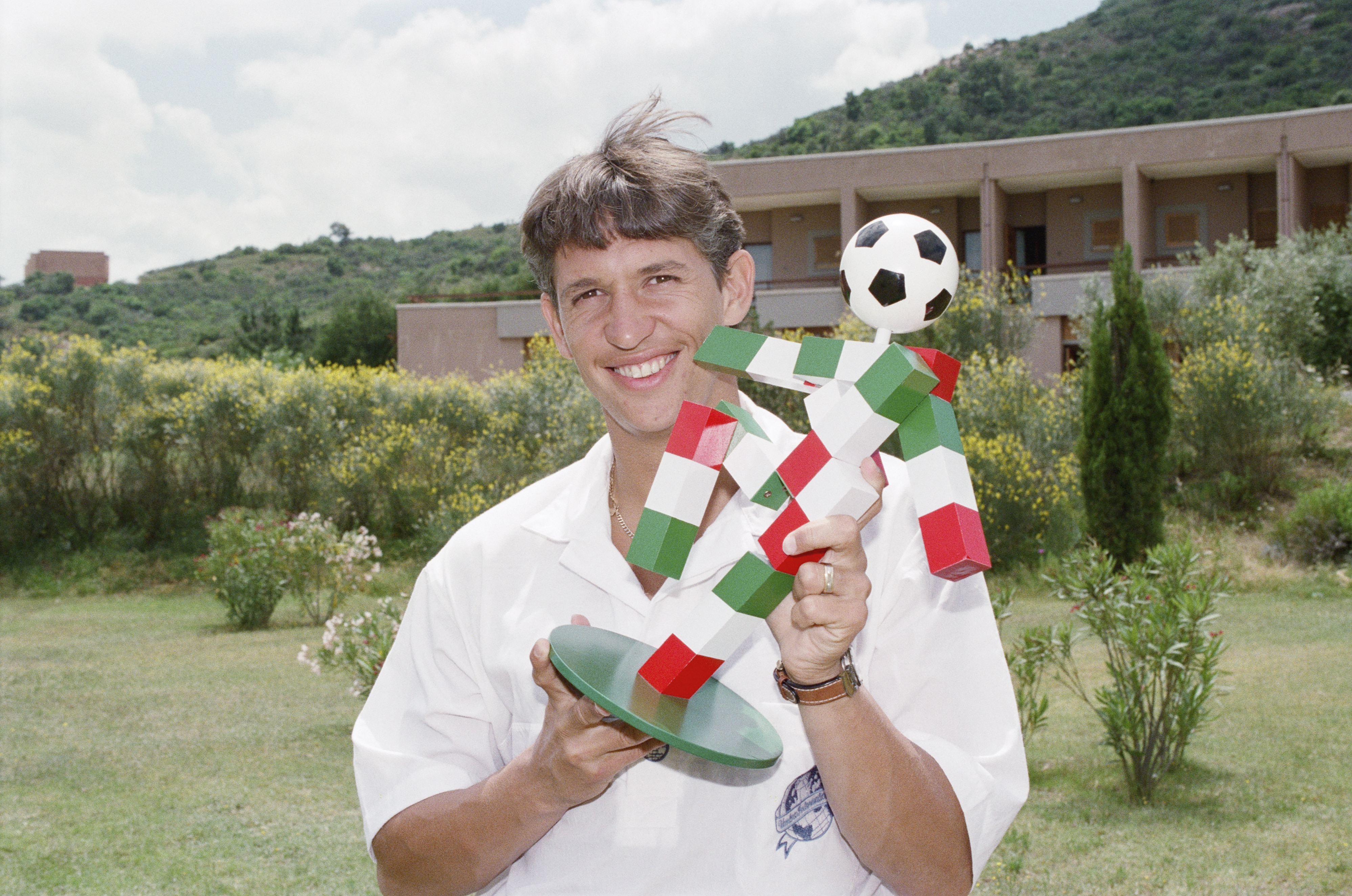 World Cup stories: Gazza's tears and Germany's joy at Italia '90 | DAZN ...
