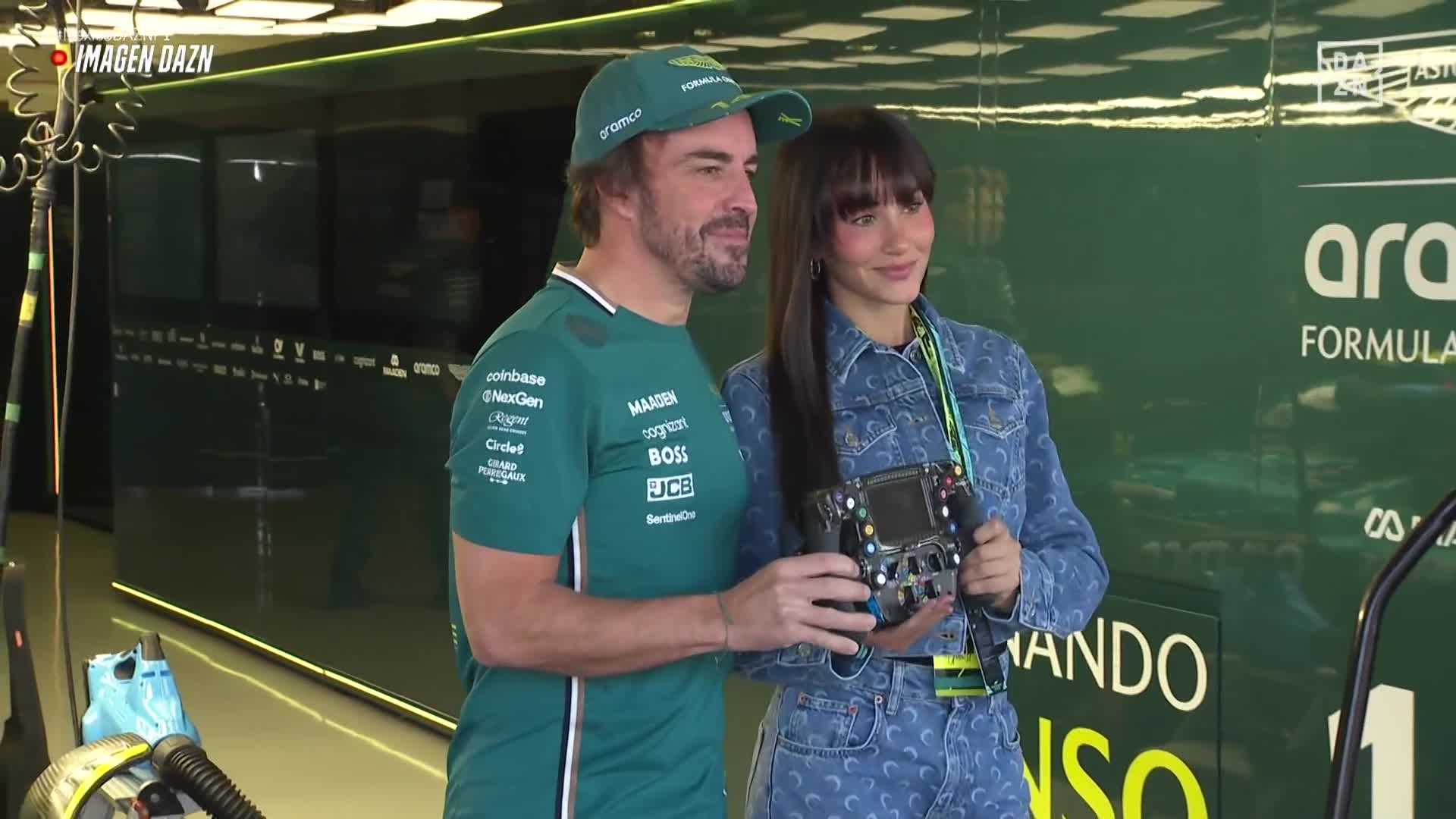 Fernando Alonso y su momento más 'Superestrella' con Aitana en el GP de México: invitada de lujo ...