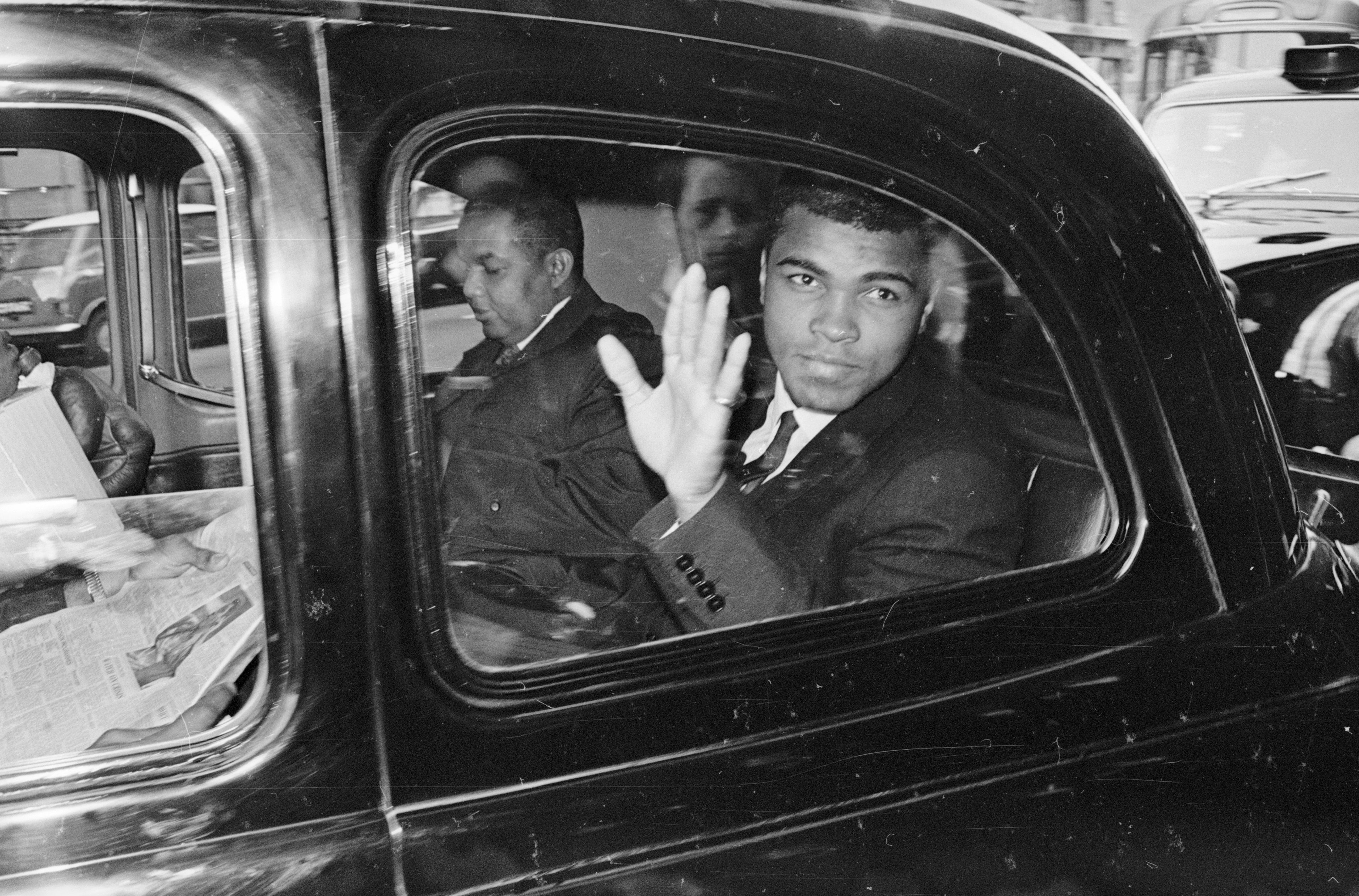 On This Day: Muhammad Ali puts on a show in London | DAZN News CA