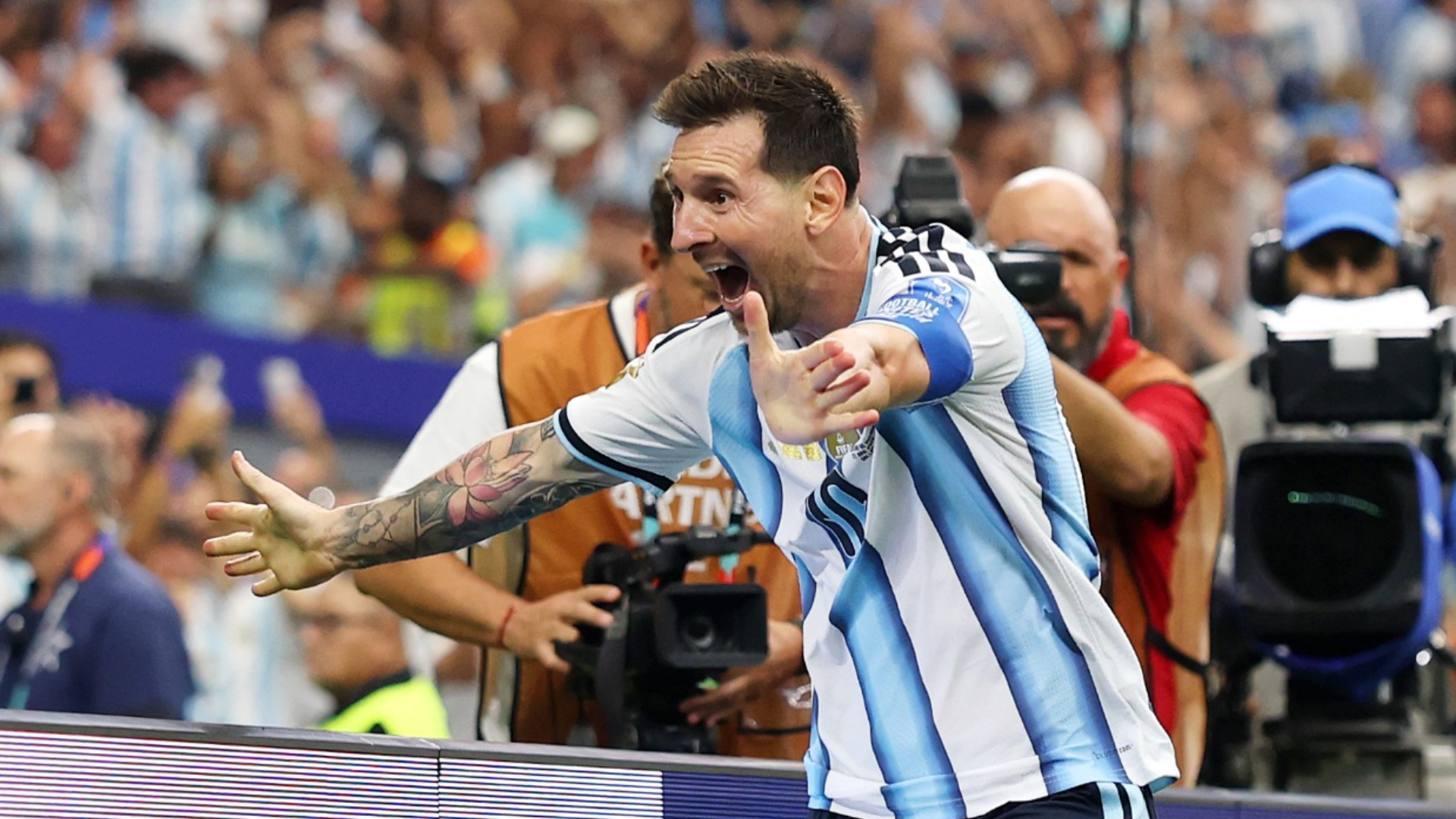 "Leo Messi es nuestro ídolo y nuestro guía": Nahuel Molina eleva la ...