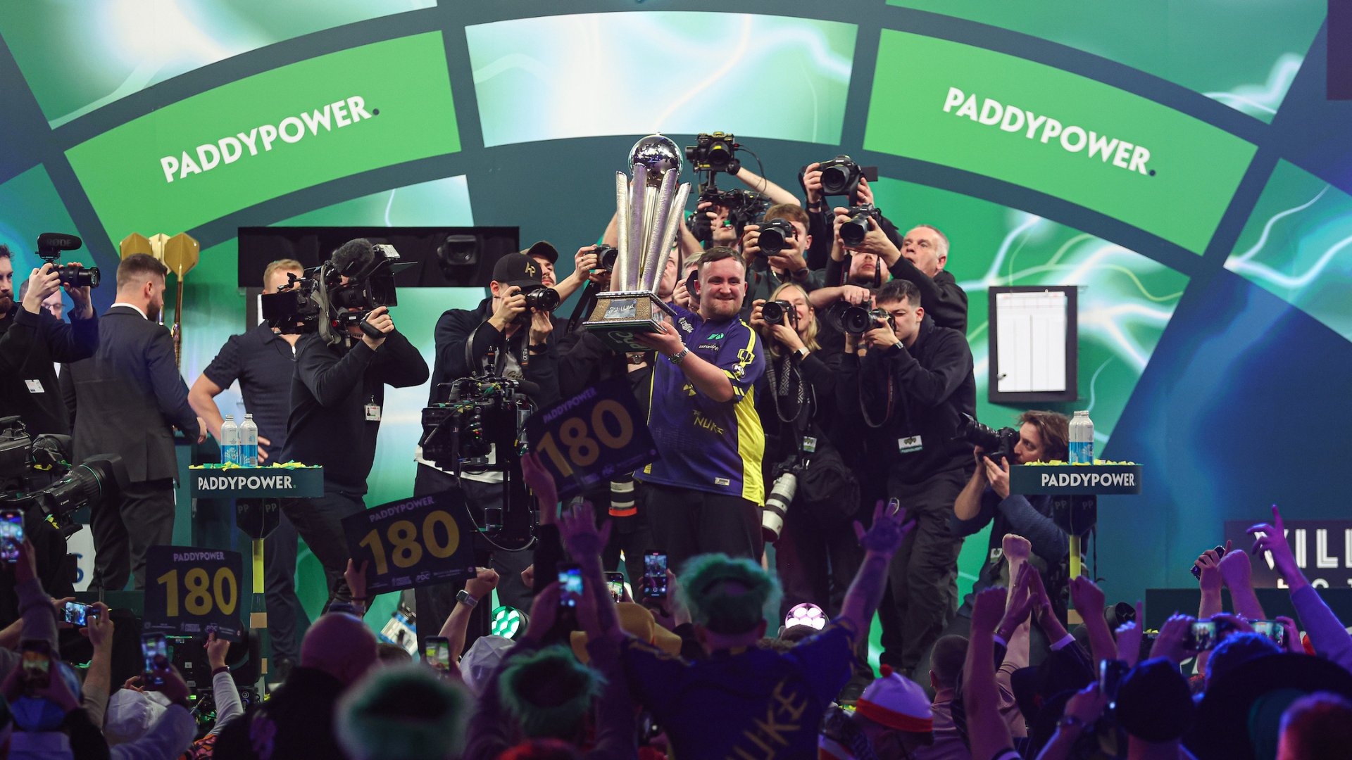 Darts WM: Wann spielt Luke Littler? Matches, Ansetzungen, Spielplan ...