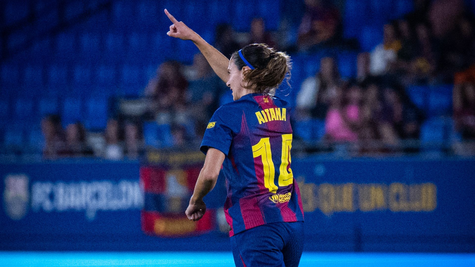 VÍDEO | Aitana Bonmatí se inventa un remate imposible y enciende las ...