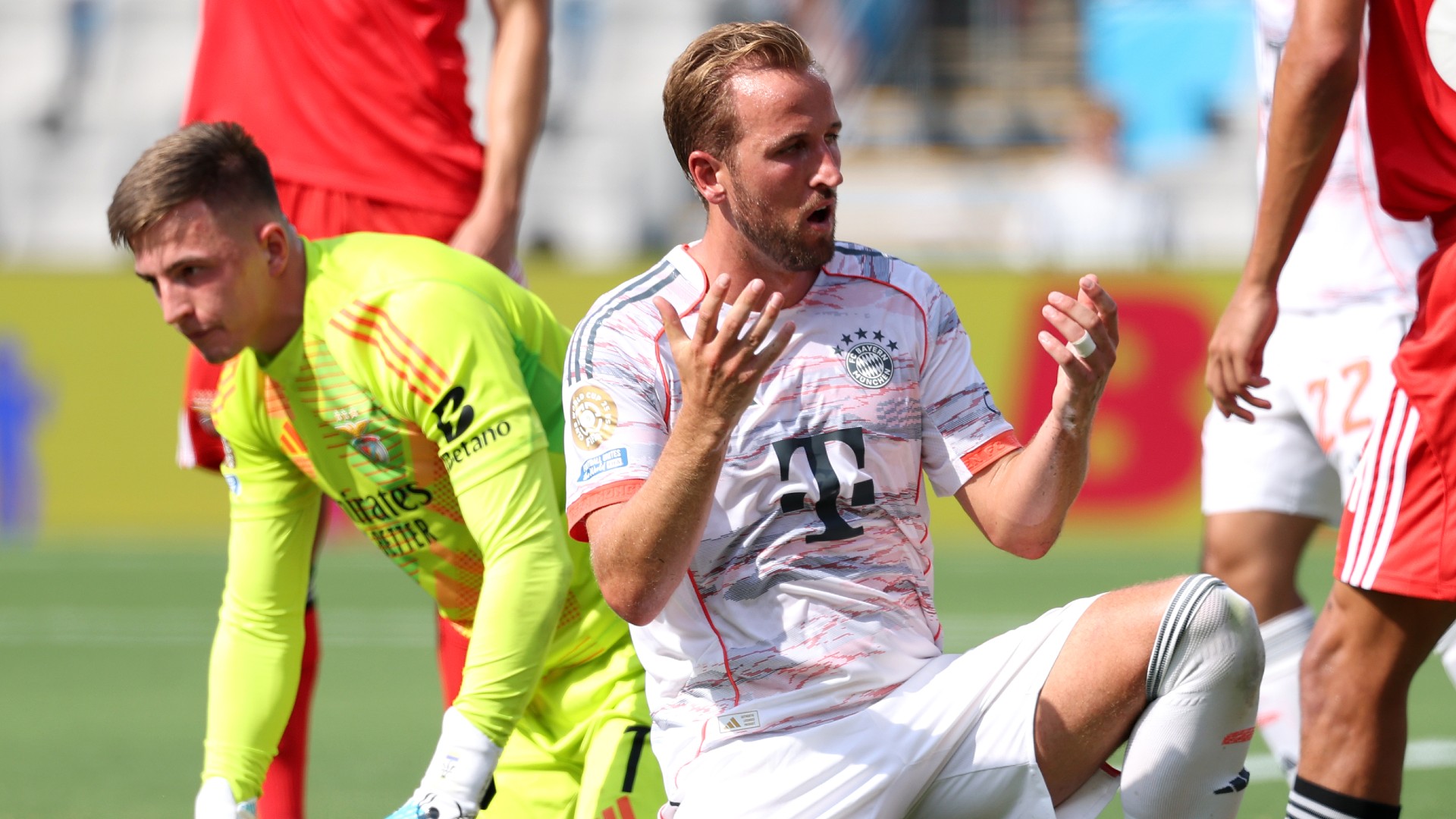 North Carolina, come on and raise up! Benfica steal top spot in Group C ...