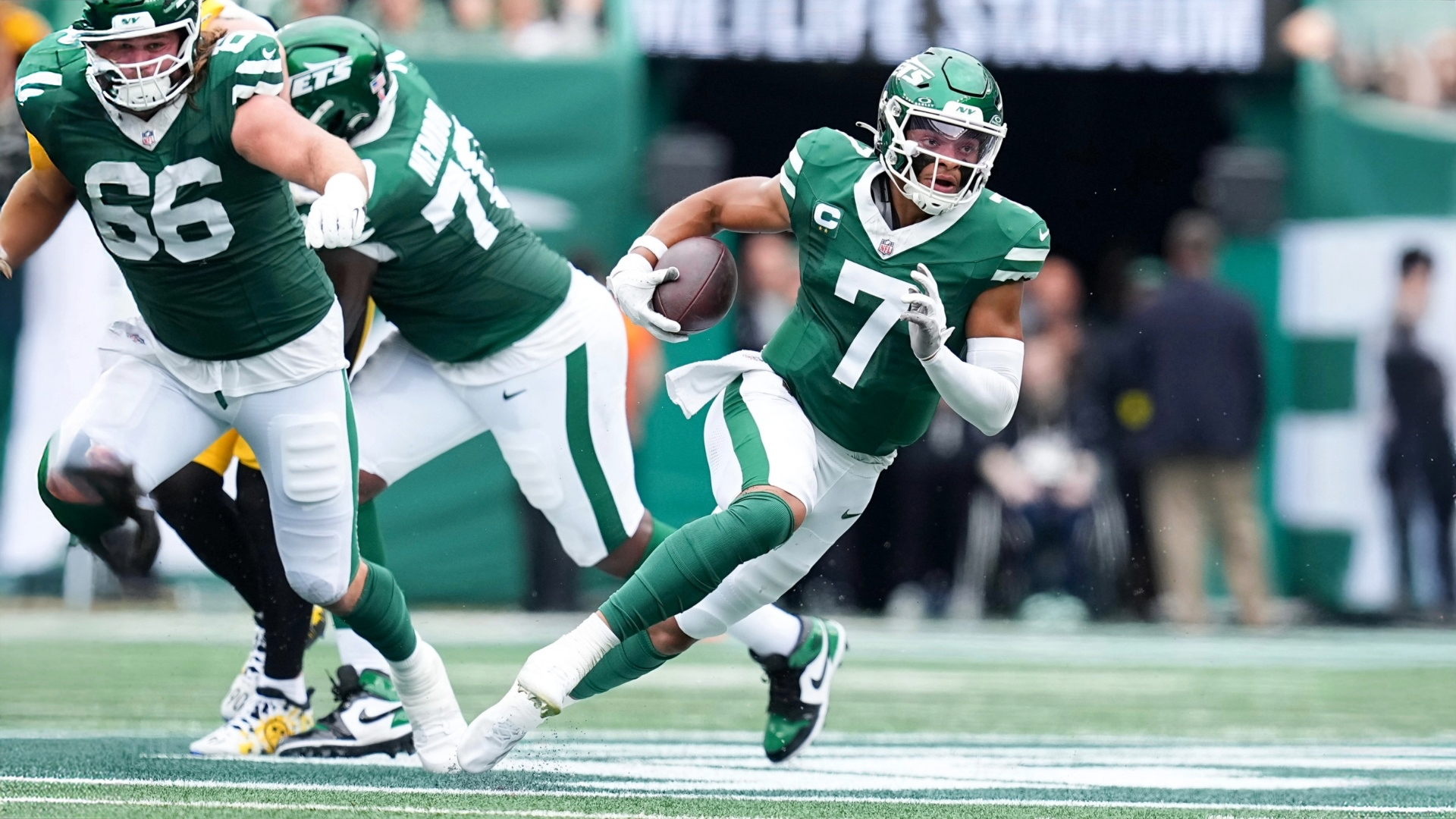 Quién es Justin Fields: el quarterback corredor de la NFL y jugador de ...