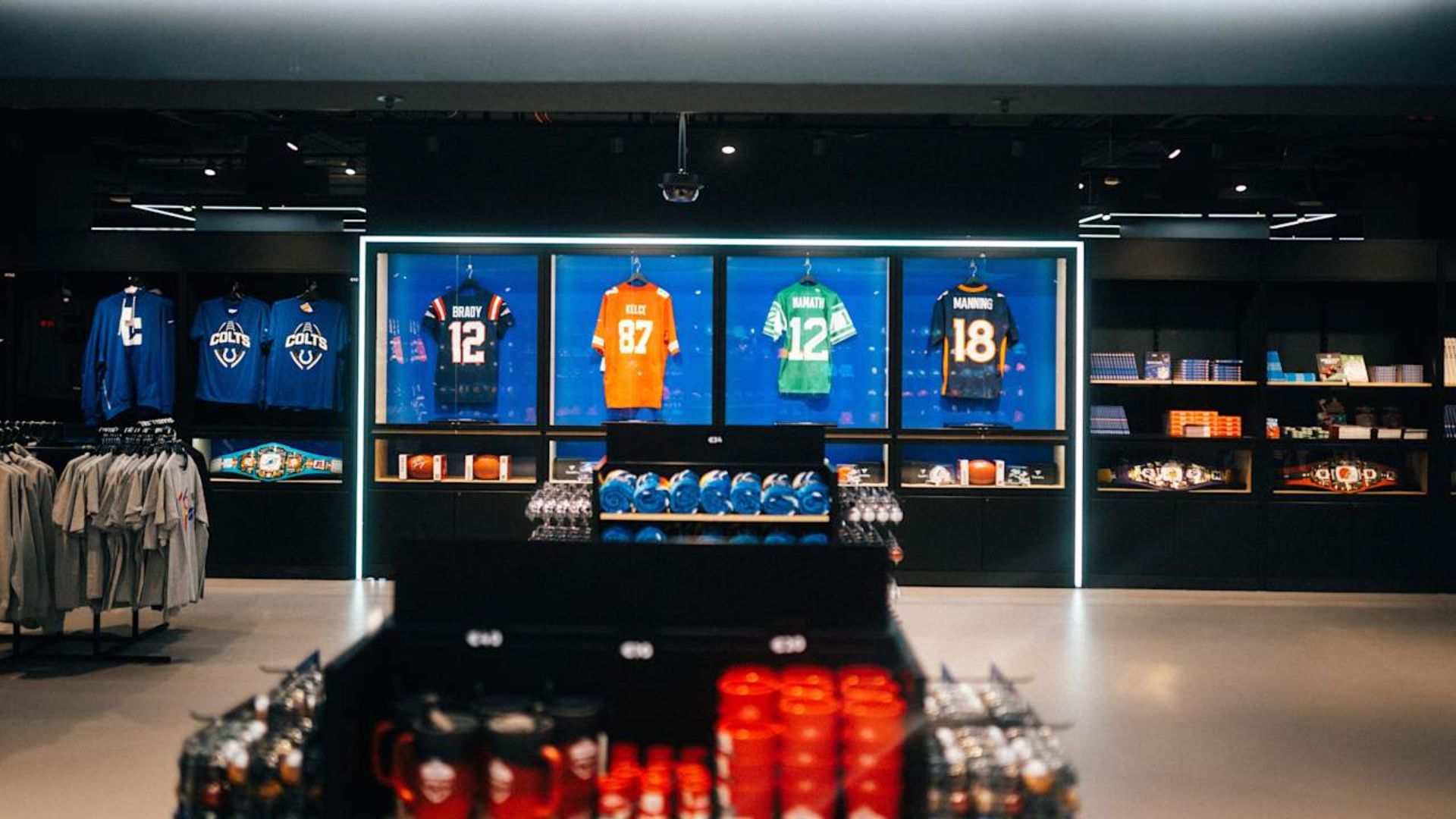NFL Shop Santiago Bernabéu: horario, cómo llegar y dónde comprar ...